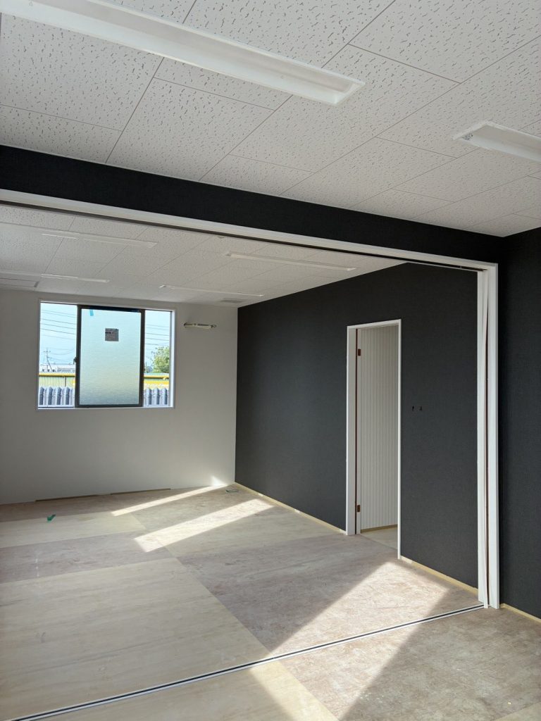 埼玉県鴻巣市🏠新築/クロス貼り工事 | 内装工事リフォームのインテリアミヤシタ株式会社